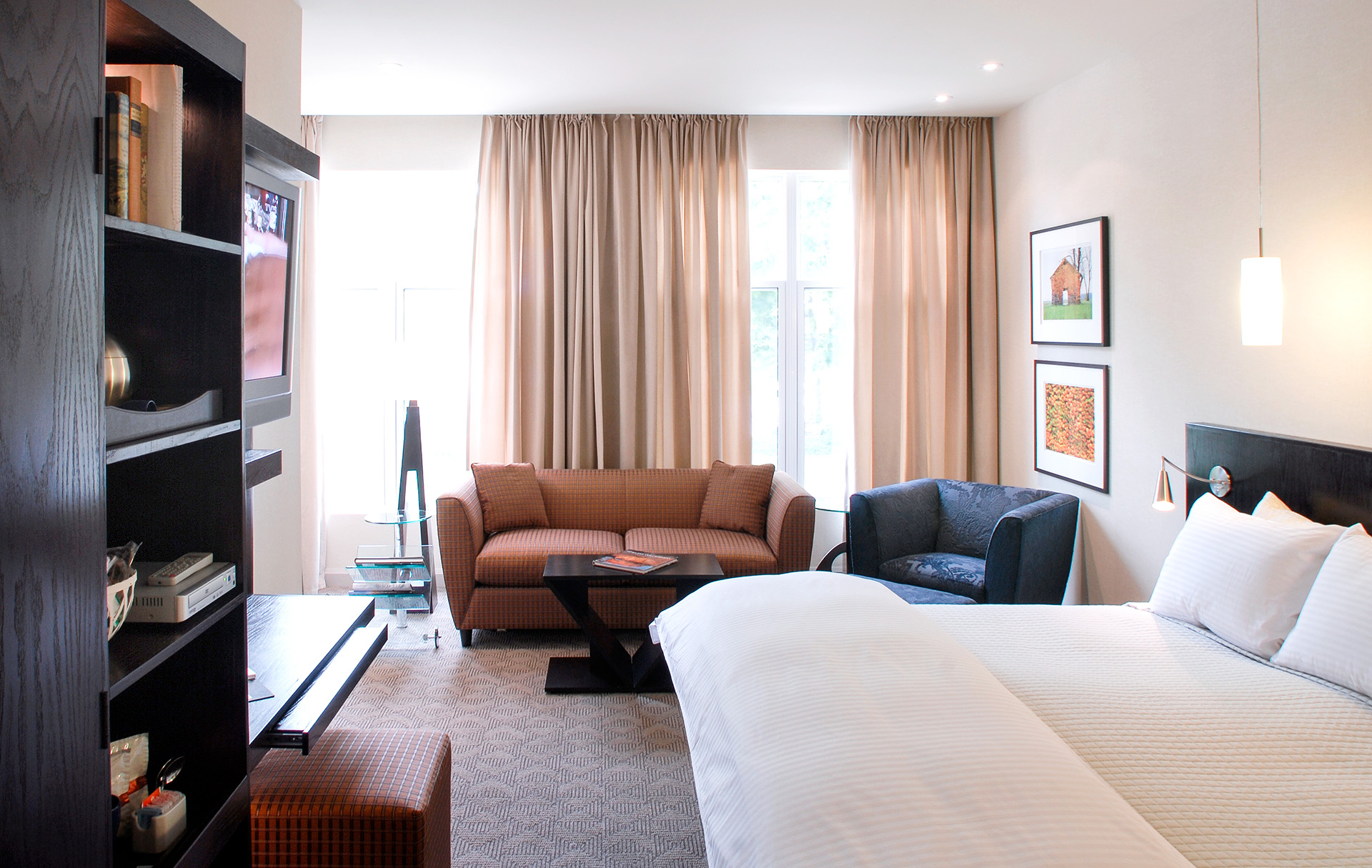 Deluxe King Rooms at The Shaw Club in Niagara on the Lake