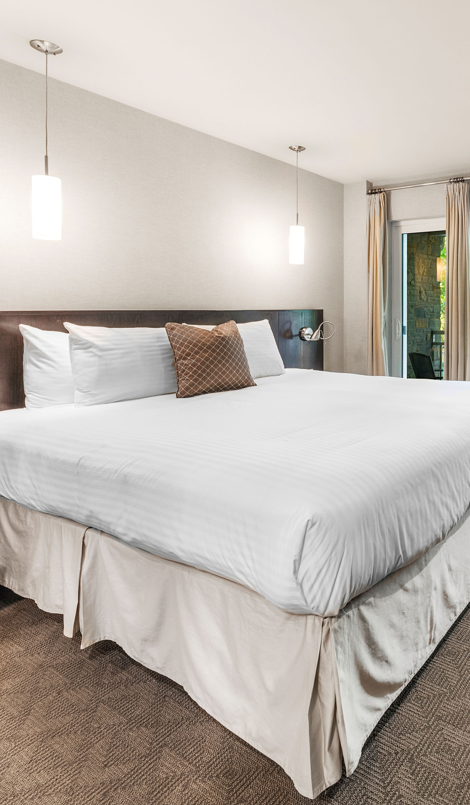 Deluxe King Rooms at The Shaw Club in Niagara on the Lake